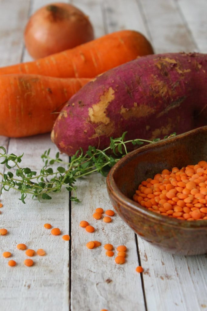Sopa de batata-doce e lentilha rosa - Santo Legume